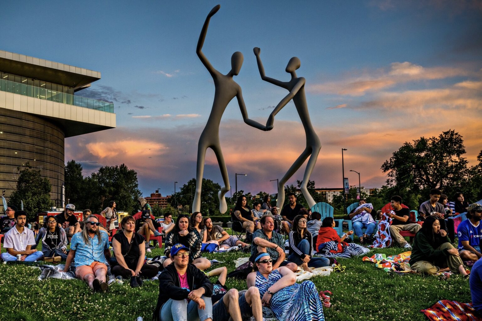 29 Things to Do on 16th Street Mall in Denver - Delicious Denver Food Tours